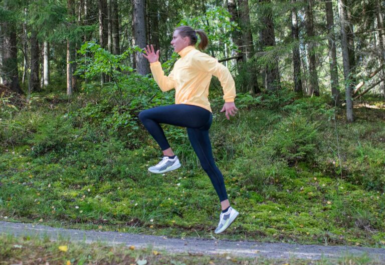 Lajivoimaa ylämäestä – 10 liikettä! - Juoksija